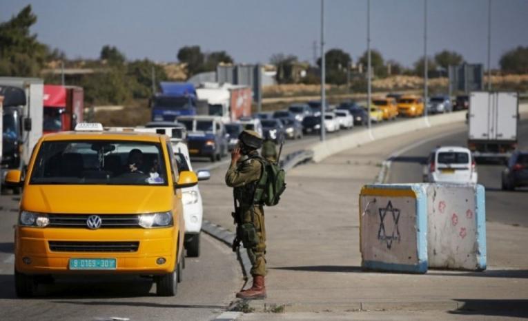 Sengaja Menyengsarakan Penduduk Palestina, Antrian Pos Pemeriksaan ...
