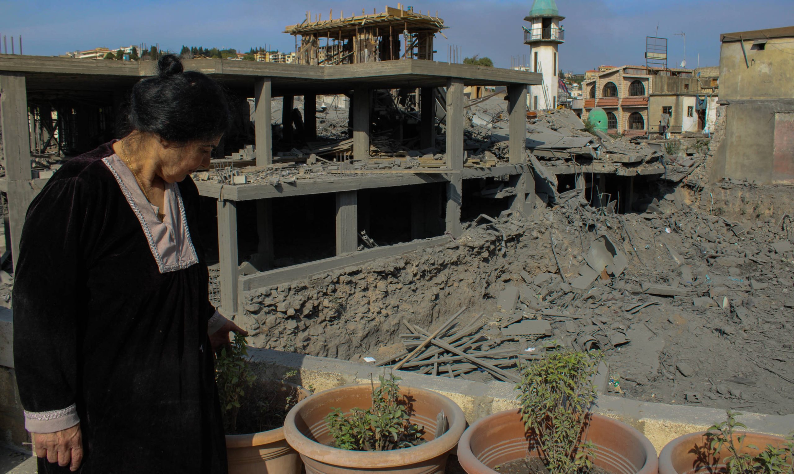 Keluarga di Nabatieh Menyaksikan Israel Menghancurkan Kawasan ...